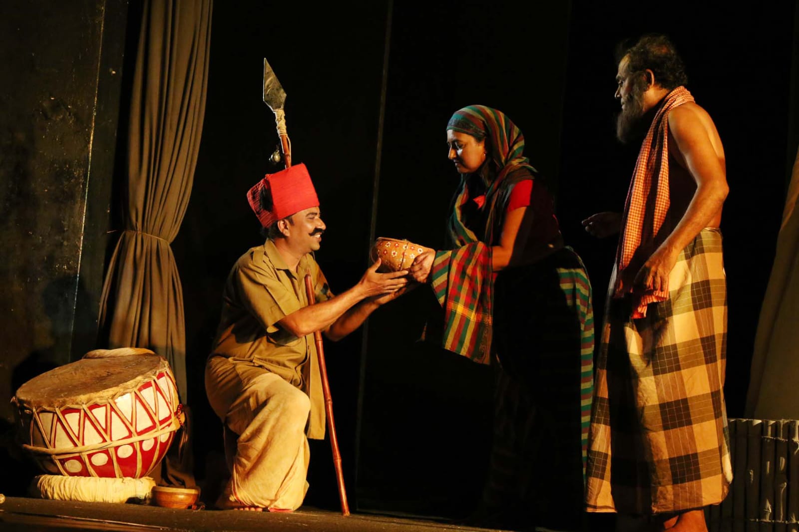 KHADDA | MITHYECAR-ER SATYI – KolkataTheatre.com